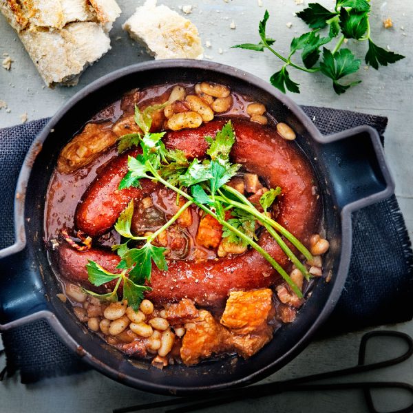 Engelse mini-toads met spek en bonen | delicious.magazine