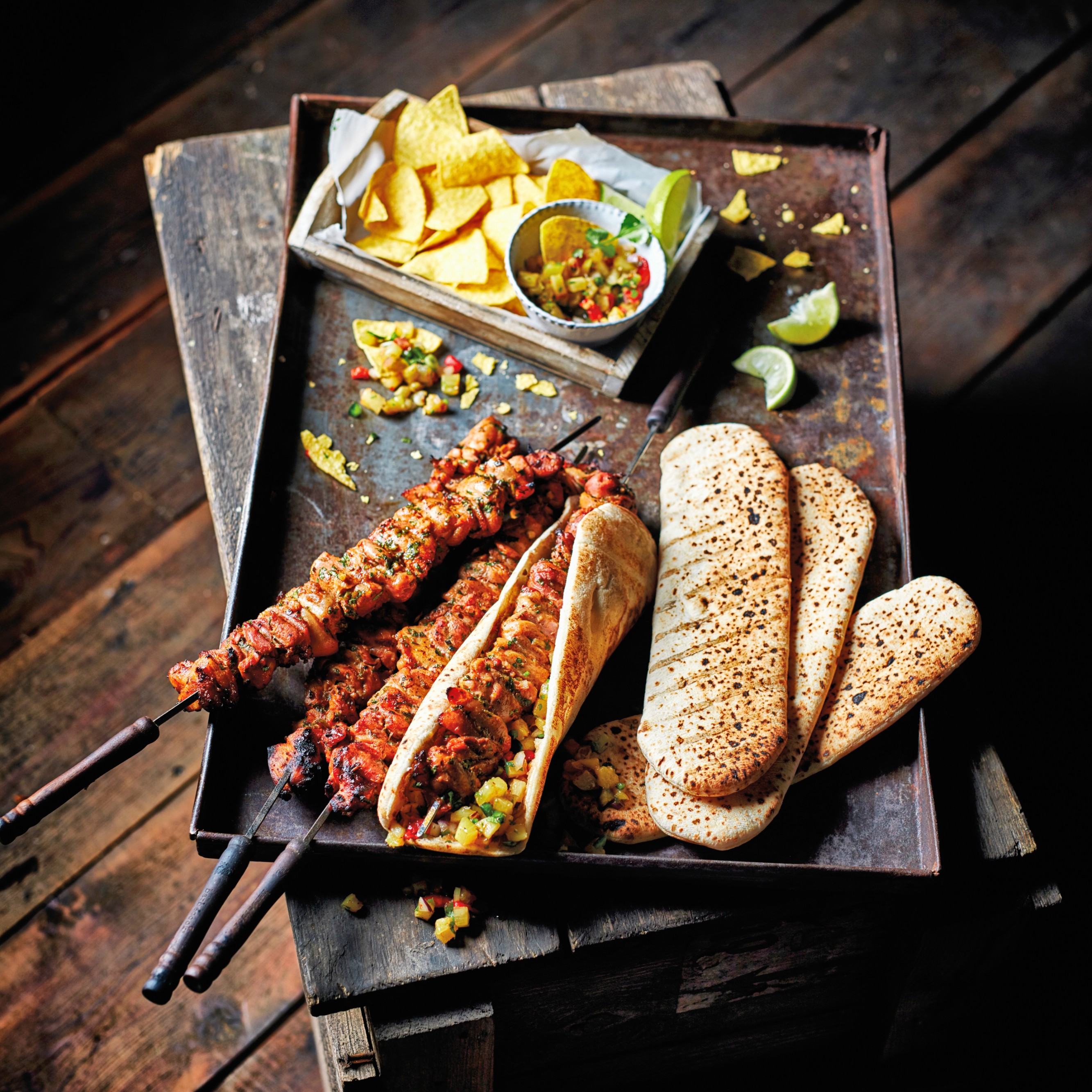 chipotle-honey kipkebabs van de bbq | delicious.magazine