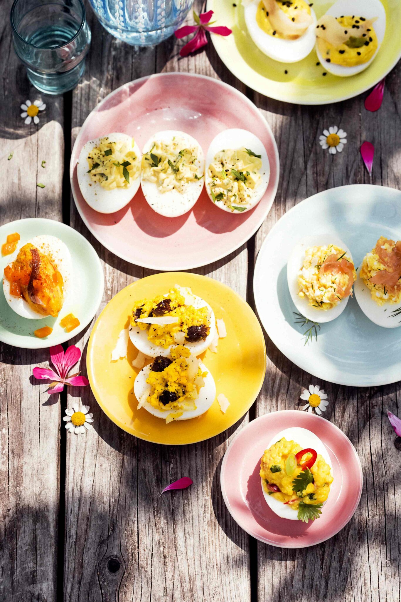 6x gevulde eieren, hét heerlijke borrelhapje | delicious.magazine