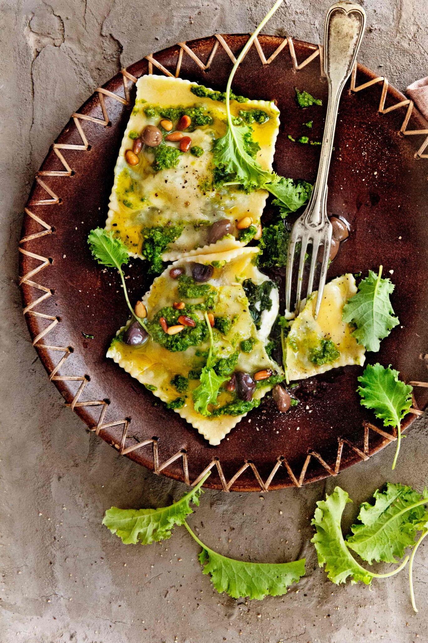 quadroni met burrata en boerenkoolpesto | delicious.magazine