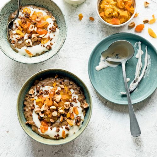 Engelse mini-toads met spek en bonen | delicious.magazine