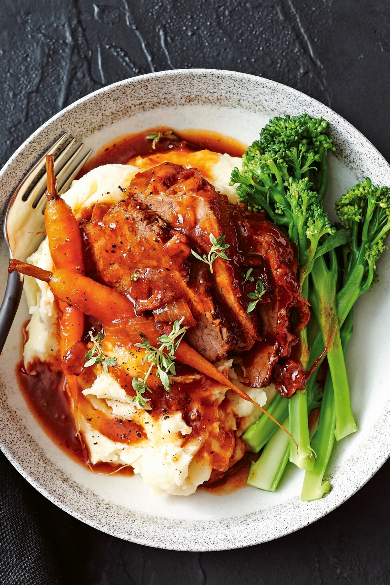 Zo maak je stap voor stap de perfecte runderstoof | delicious.magazine