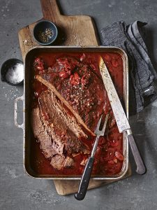 Gestoofd rundvlees met tomaatjes & harissa | delicious.magazine