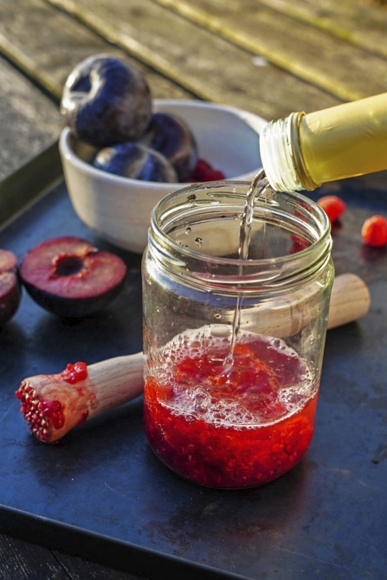 Vic’s kitchen stories: azijn maken | delicious.magazine