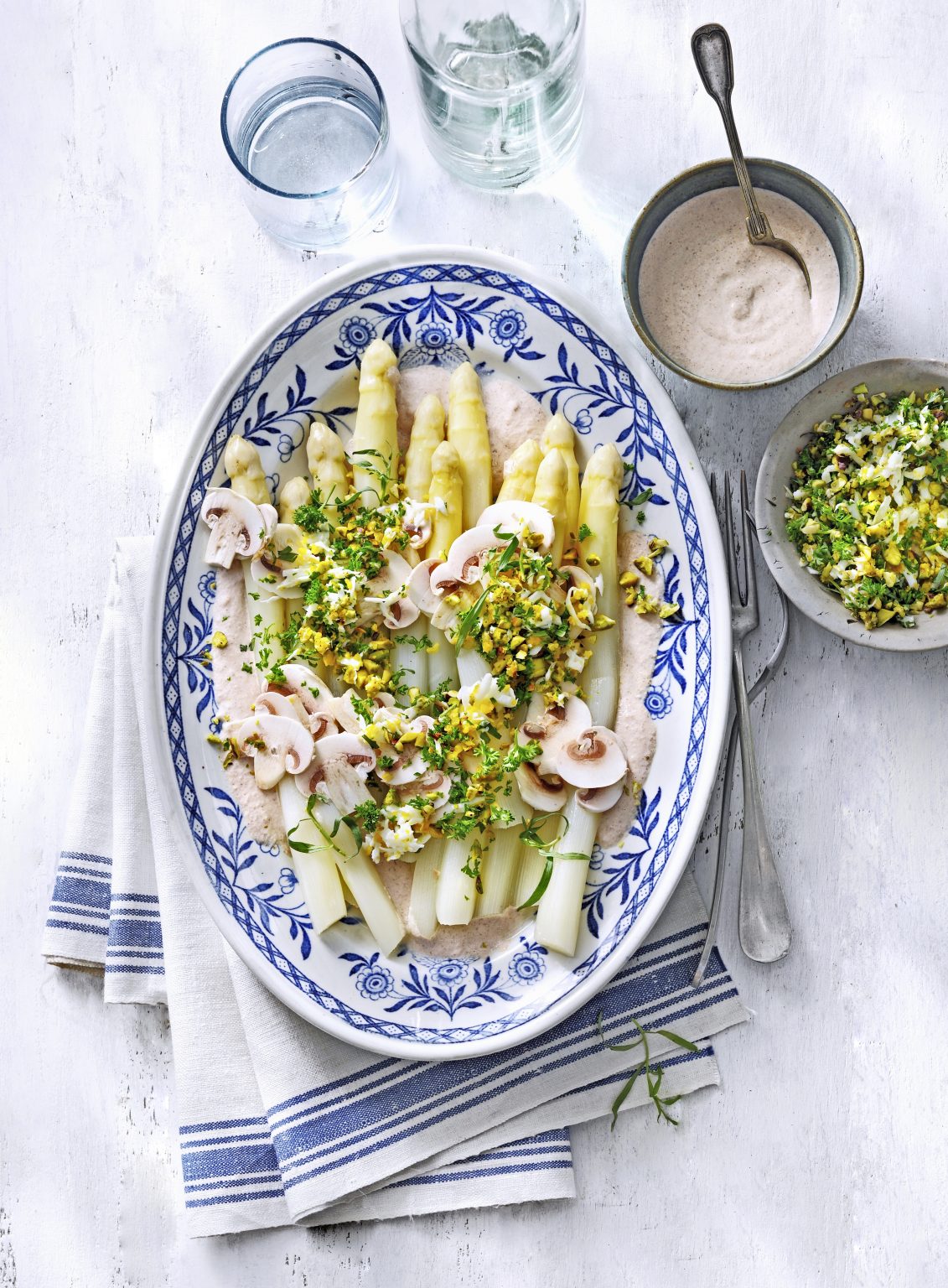 asperges met pistache-polonaise & champignonmayo van Yvette van Boven ...