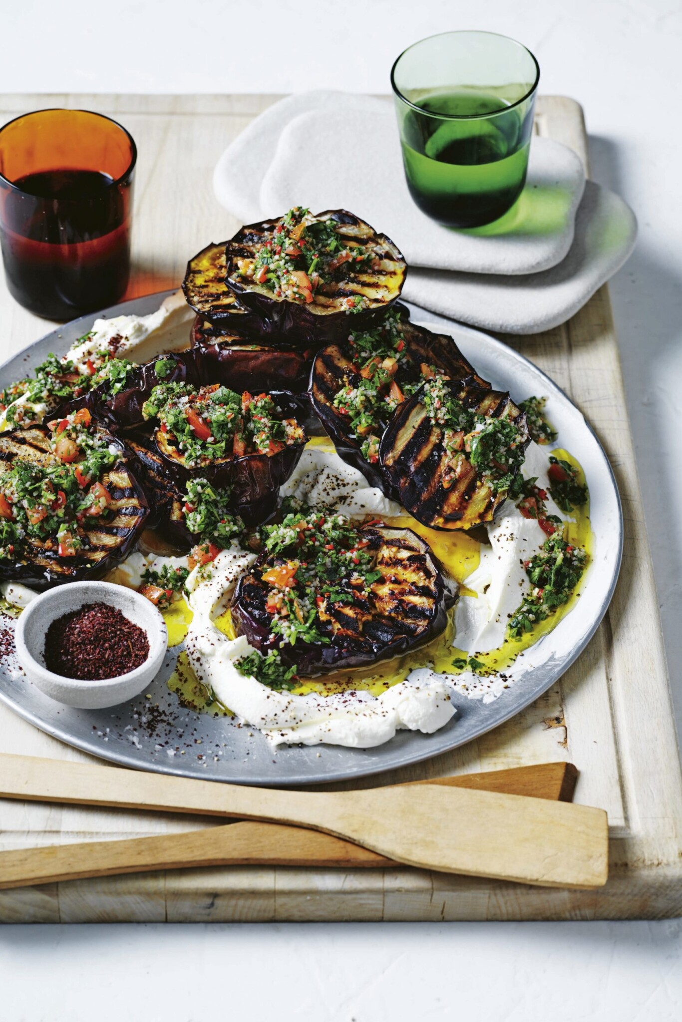 aubergine grillen: wat je moet weten + recepten | delicious.magazine