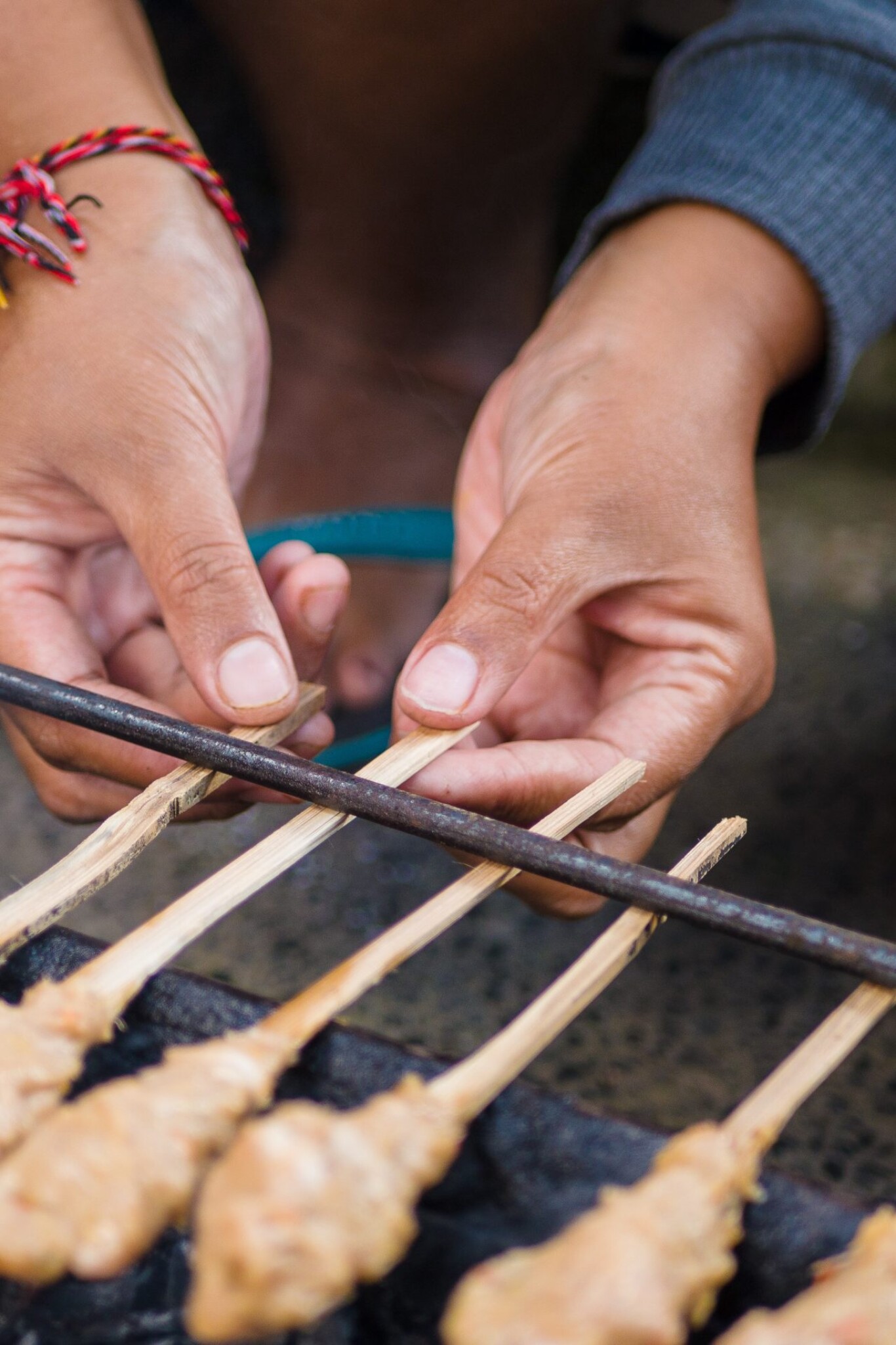 aan deze (originele) stokjes kun je ook saté rijgen | delicious.magazine