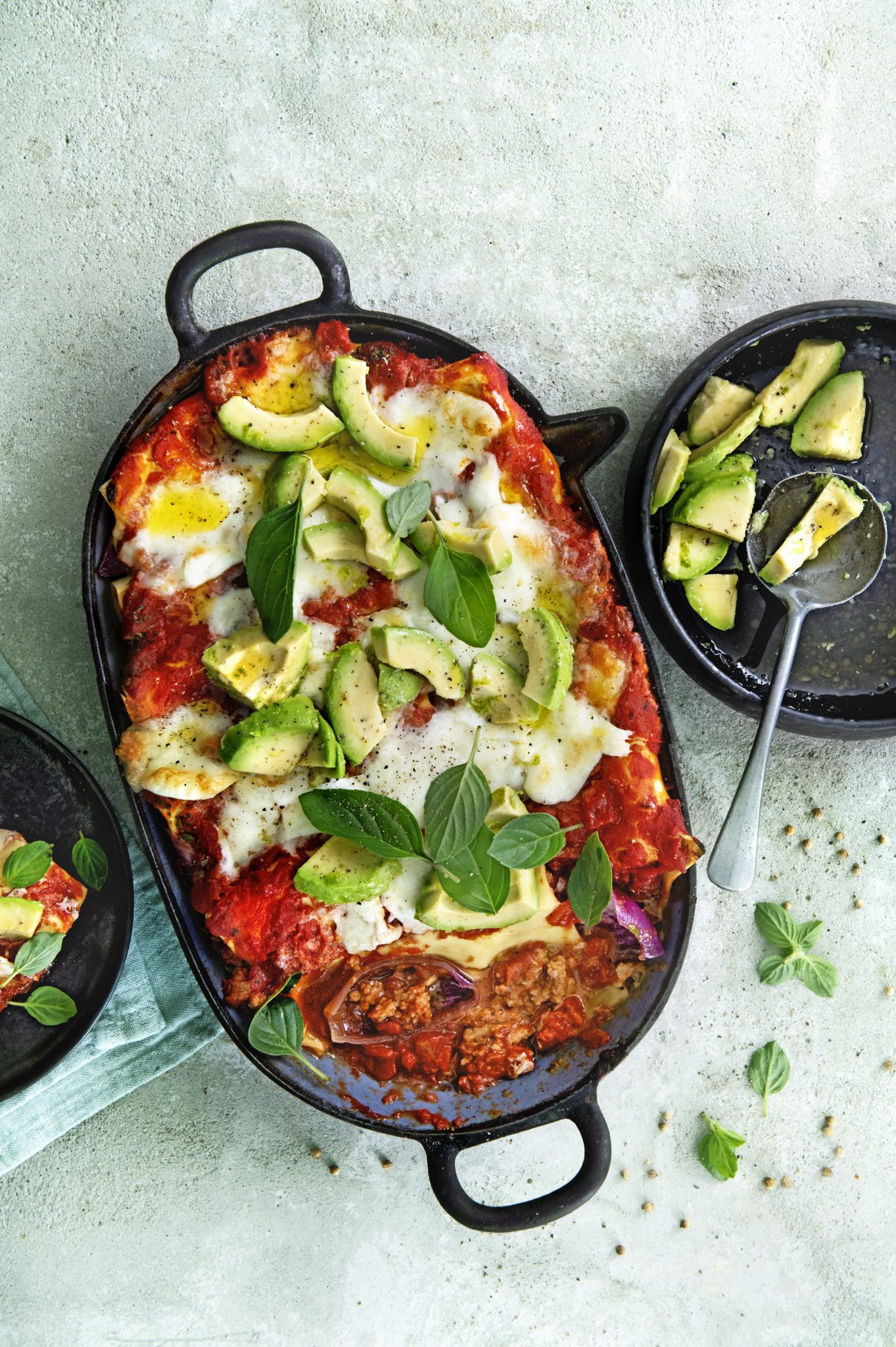 supereasy lasagne met frisse avocado | delicious.magazine