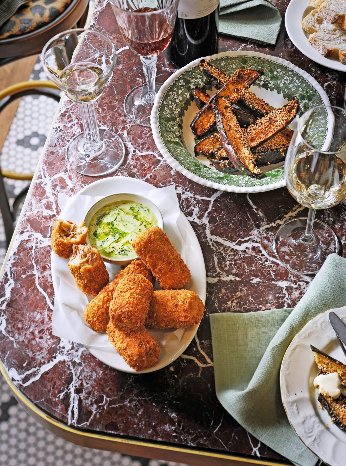 confit de canard-kroketjes | delicious.magazine