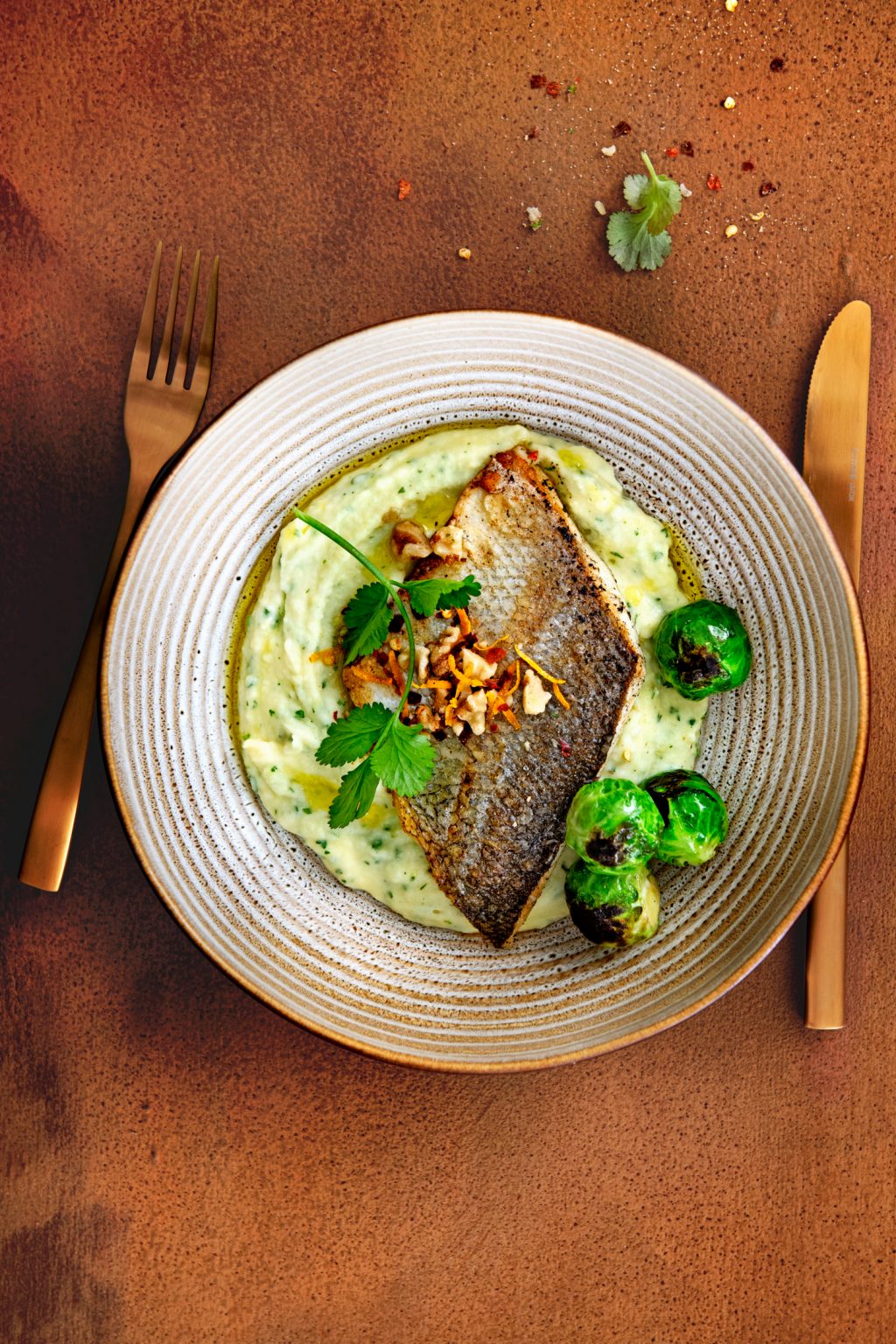 zeebaars met sinaasappel-koriandersalsa | delicious.magazine