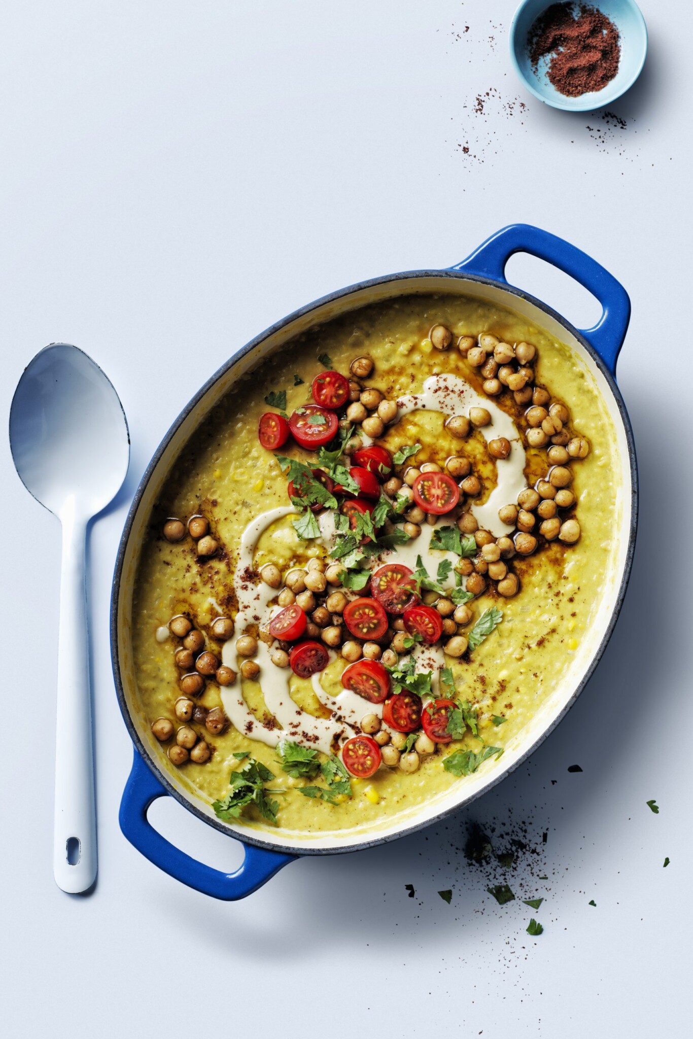 dahl met kokos, maïs, kikkererwten en tahini | delicious.magazine