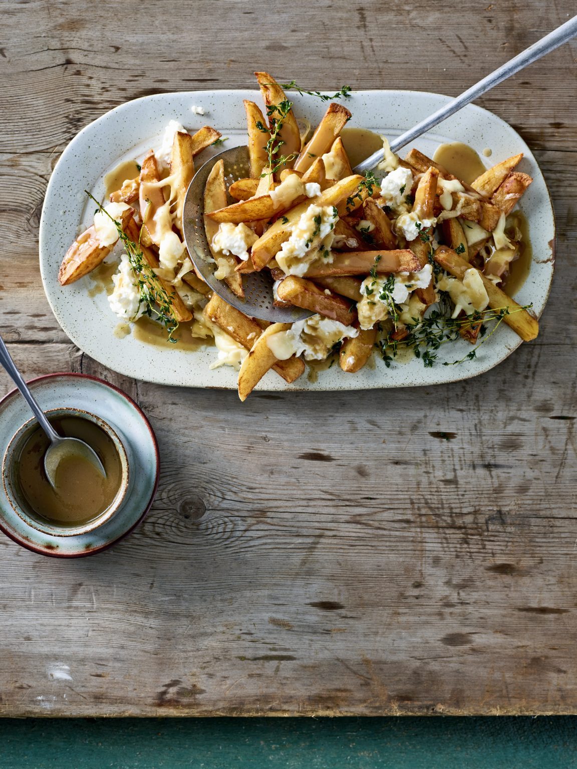 Poutine: hét recept voor Canadese frietjes | delicious.magazine