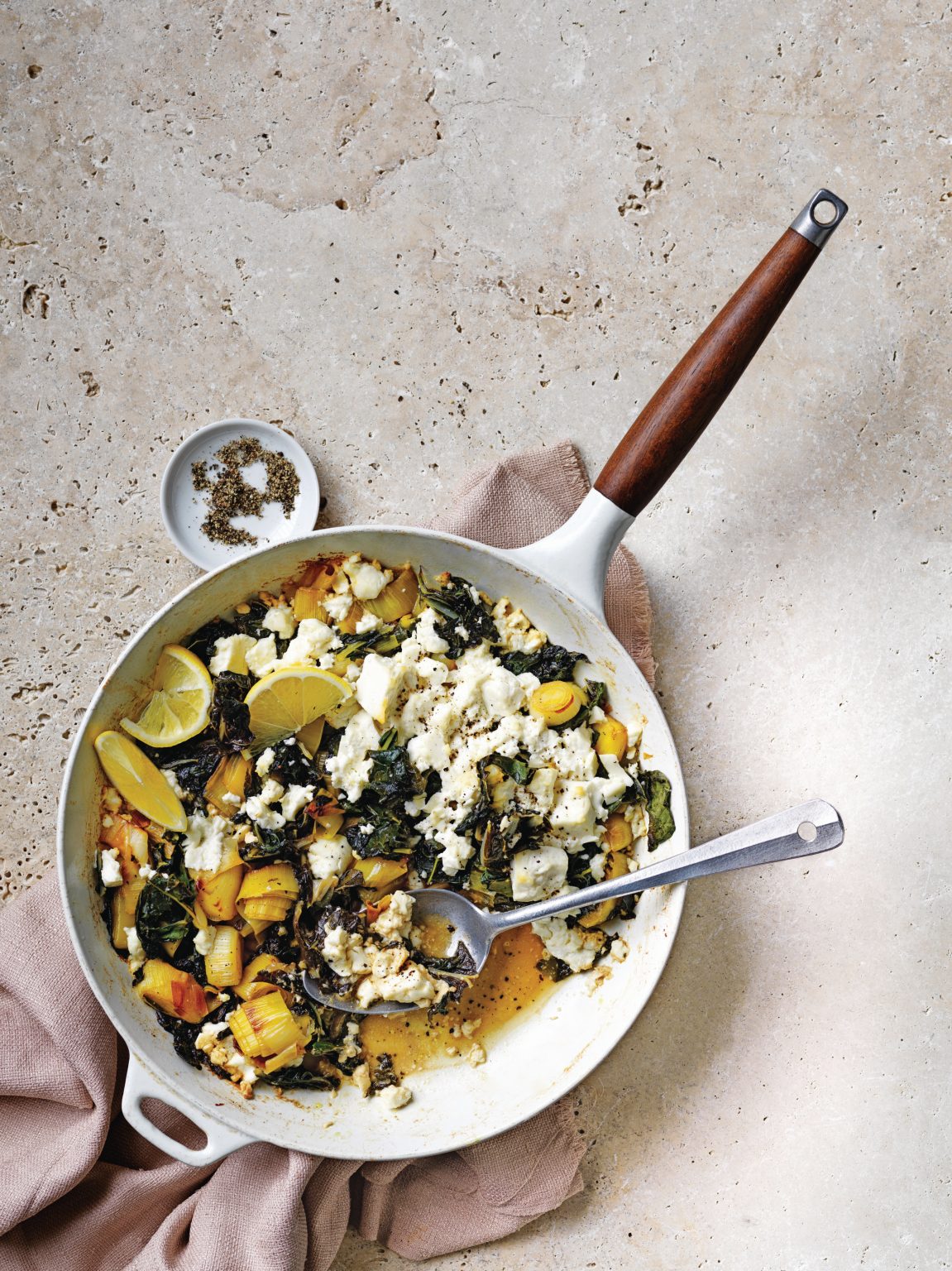 stoof met prei en feta | delicious.magazine