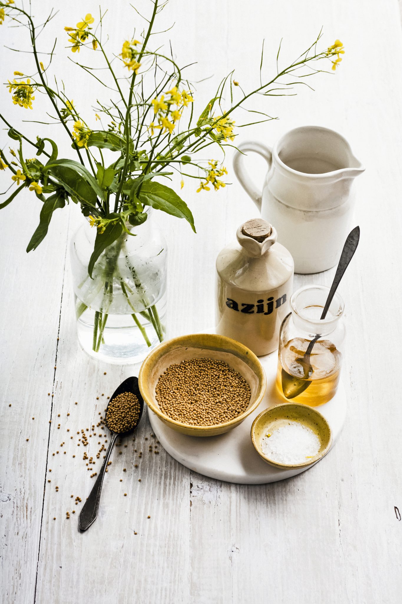 azijn infuseren: zo geef je azijn meer smaak | delicious.magazine