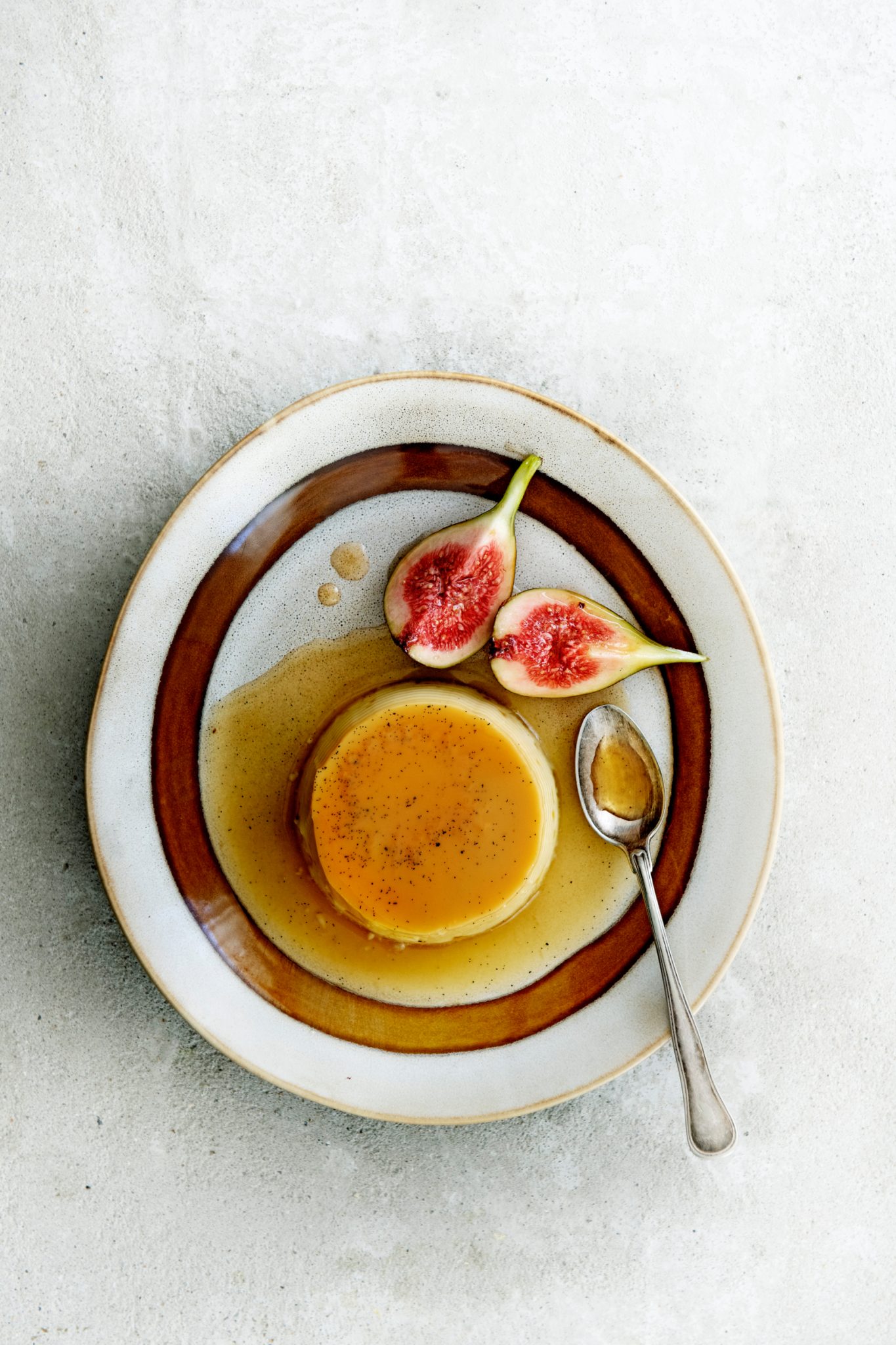 pudim flan: Portugees karamelpuddinkje | delicious.magazine