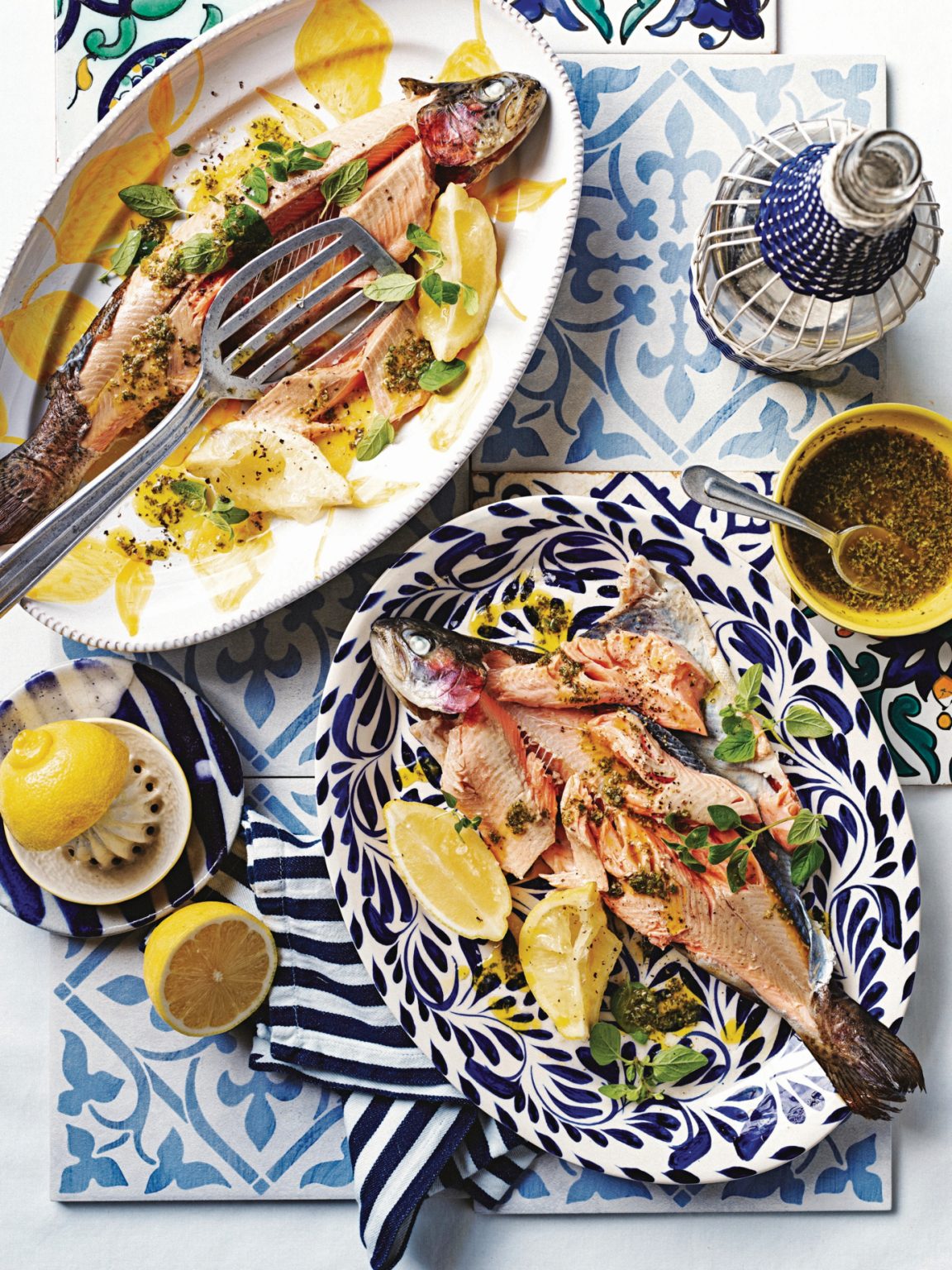 Italiaanse forel met salmoriglio saus | delicious.magazine