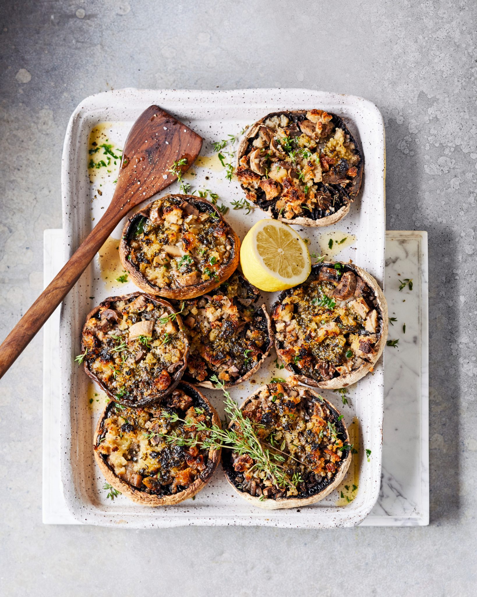 gevulde portobello's met peterselieboter | delicious.magazine