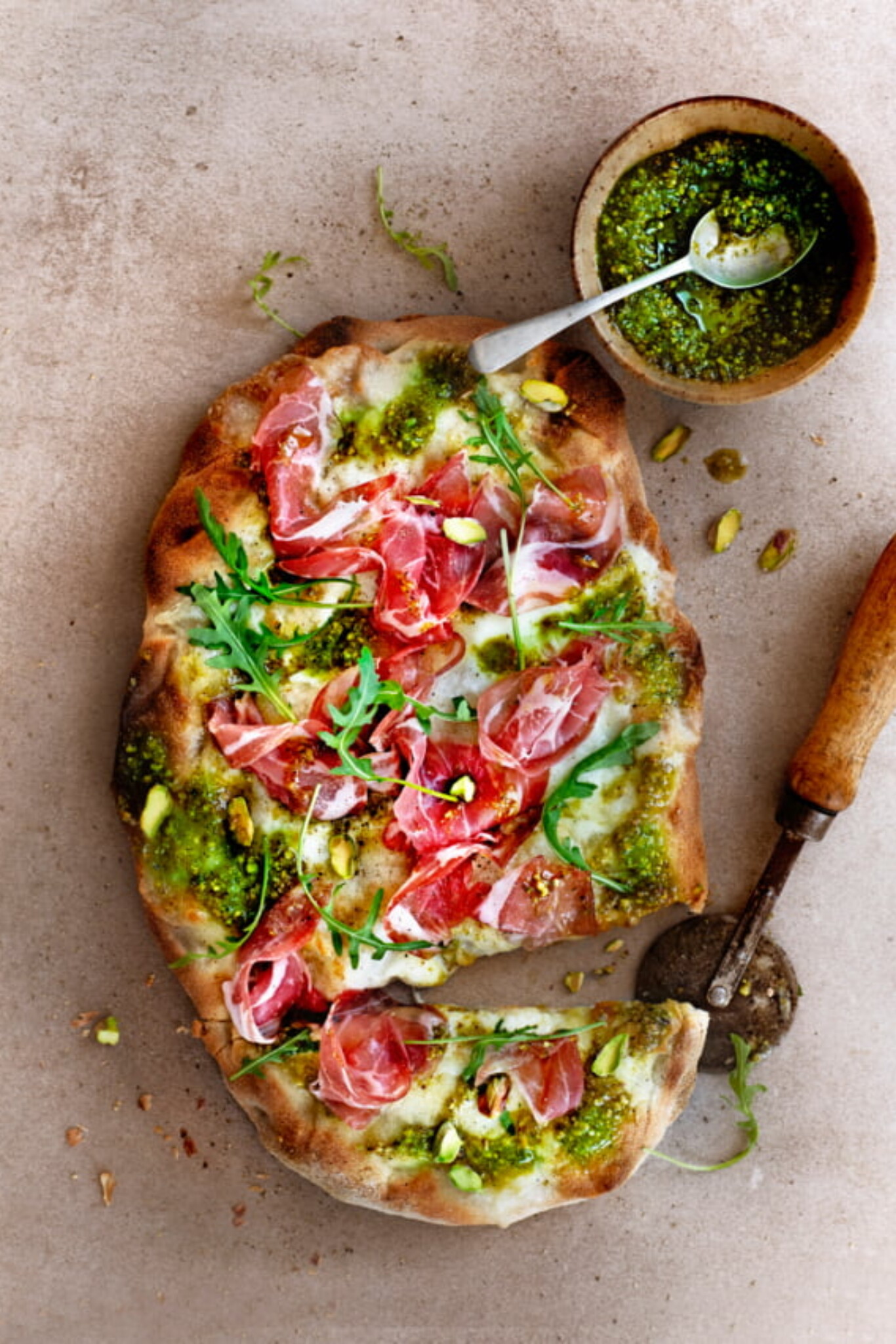 wat is pinsa en wat kun je er allemaal mee? | delicious.magazine