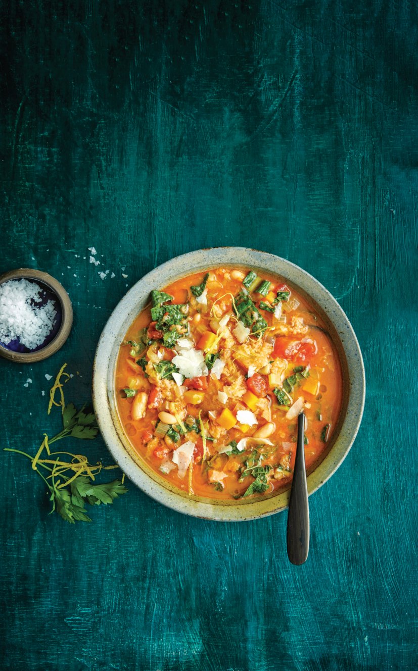 ribollita (Italiaanse soep met bonen en brood) | delicious.magazine