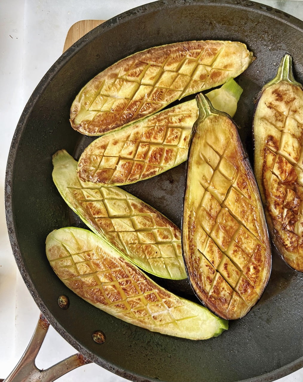 stap voor stap courgette en aubergine steaks | delicious.magazine