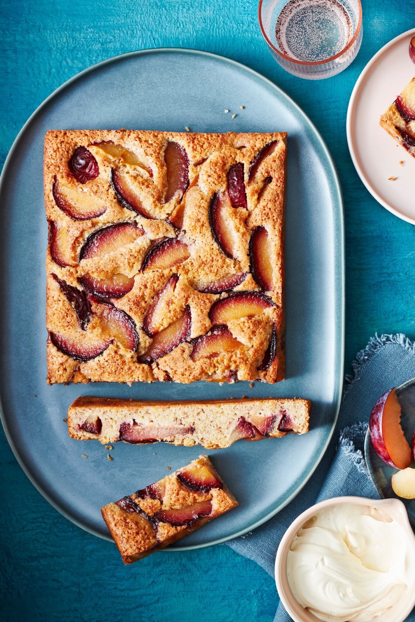 cake met pruimen | delicious.magazine