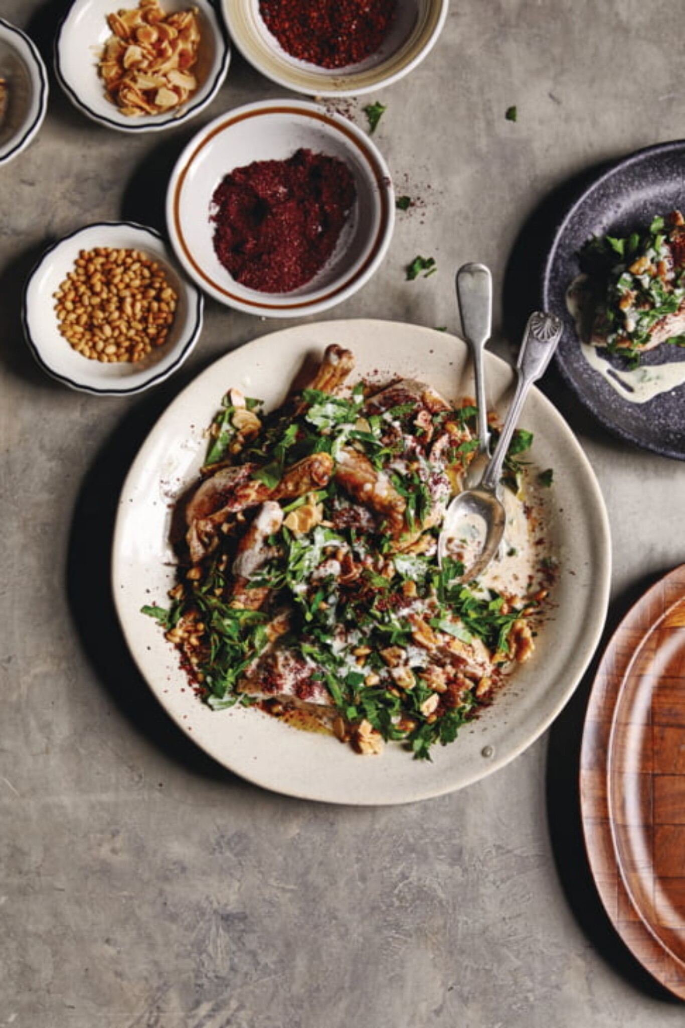 tahini-kip uit Joseph Abboud's kookboek Rumi | delicious.magazine