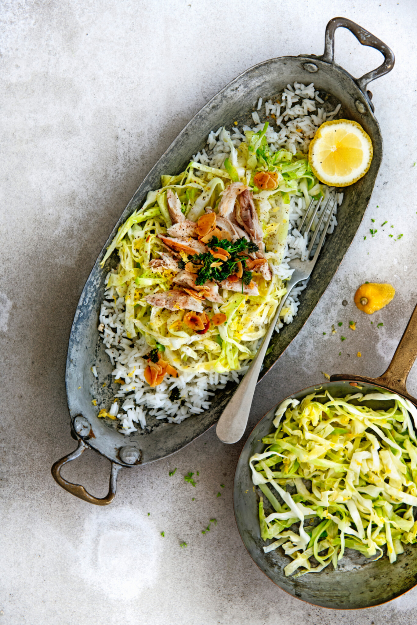 knapperige spitskool met citroenmarinade & gerookte makreel | delicious ...