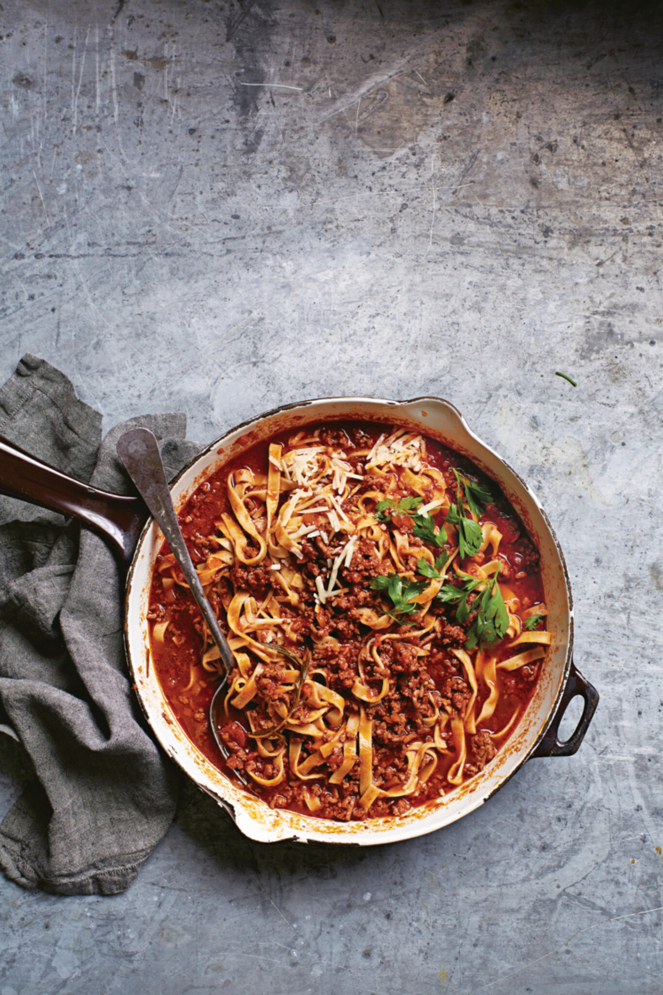 8x pasta bolognese recepten: snel, vega, of klassiek | delicious.magazine