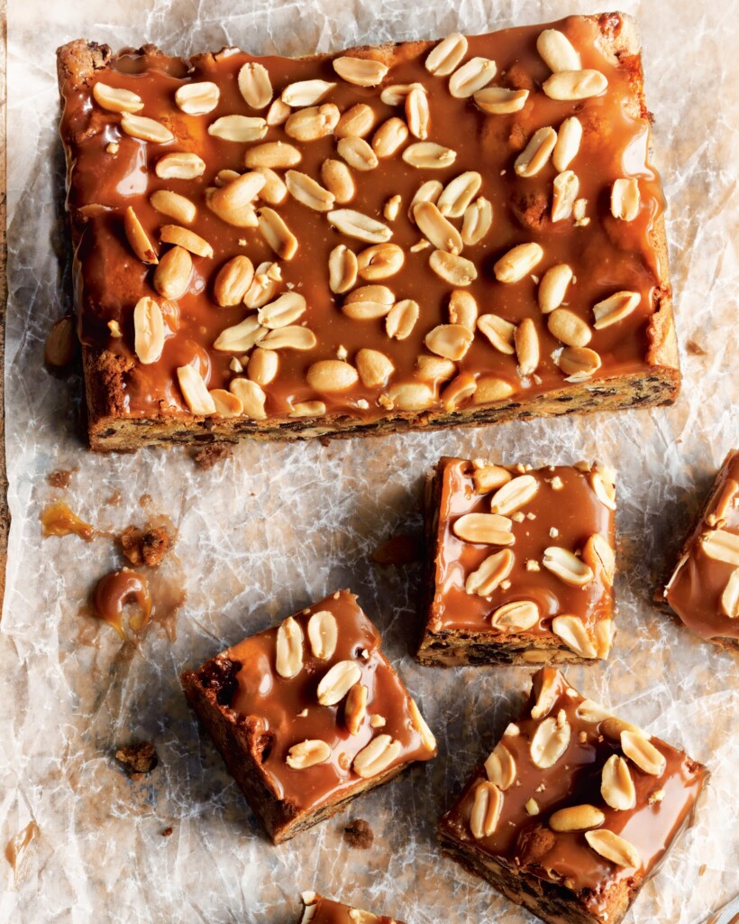 pindabrownies met karamel | delicious.magazine