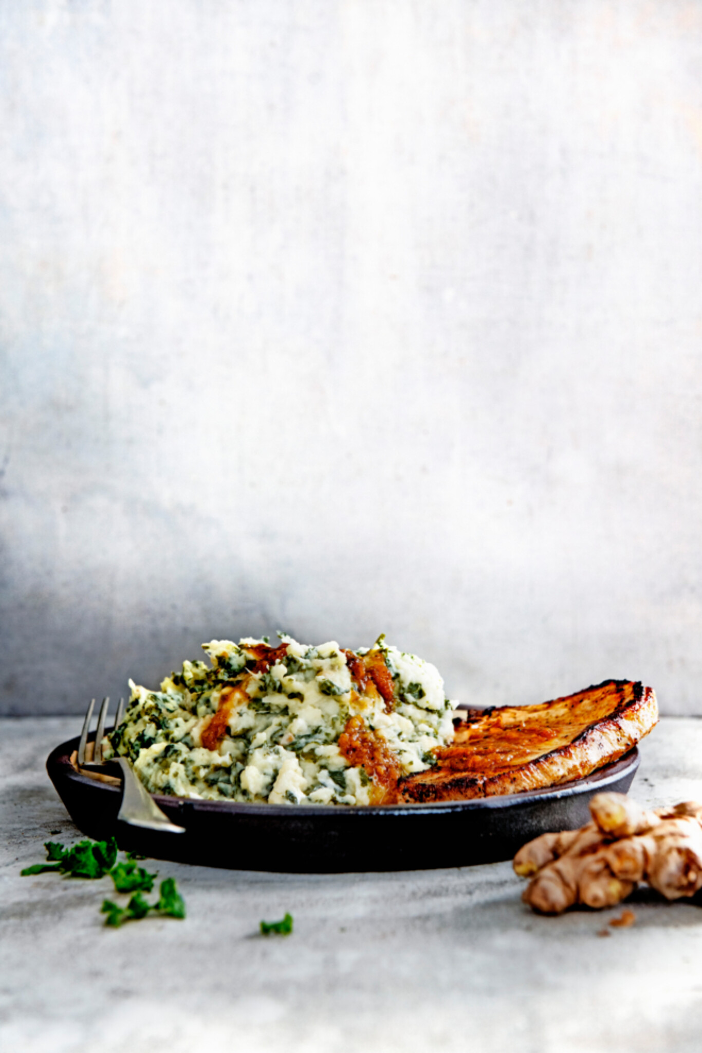 boerenkoolstamppot met pastinaak, karbonade & gemberjus | delicious ...