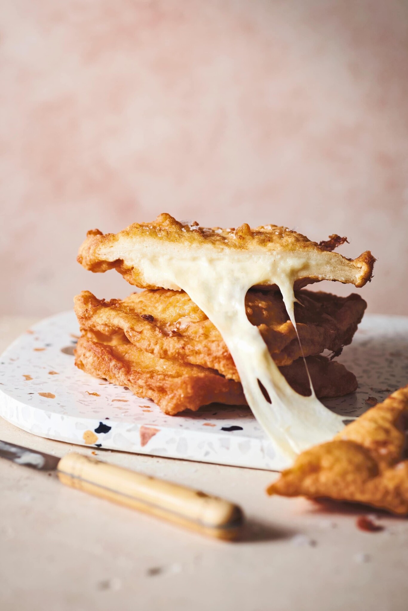 mozzarella in carrozza (tosti x wentelteef) | delicious.magazine