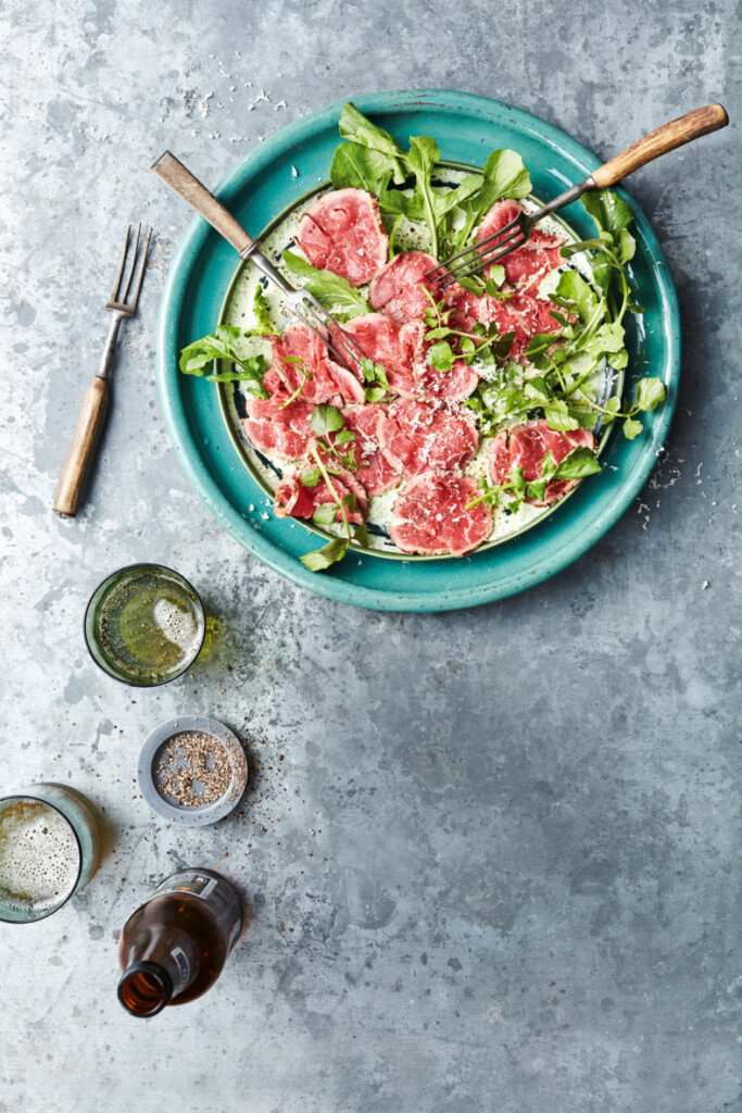 carpaccio & romige mojo verde van de bbq | delicious.magazine