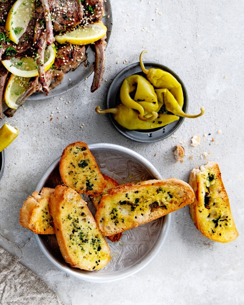 knoflookbrood: zo maak je het zelf! Supersimpel en lekker | delicious ...