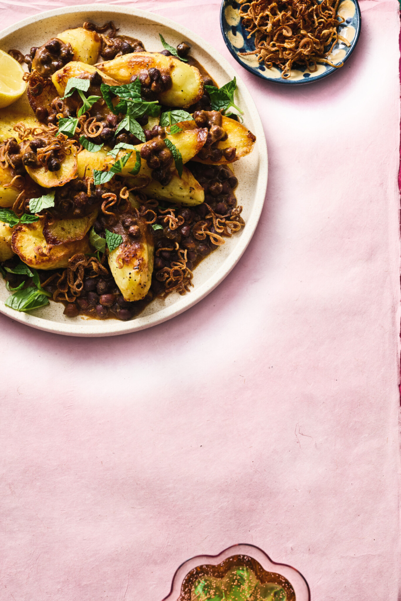 chana batata (aardappels in kruidige kikkererwtensaus) | delicious.magazine